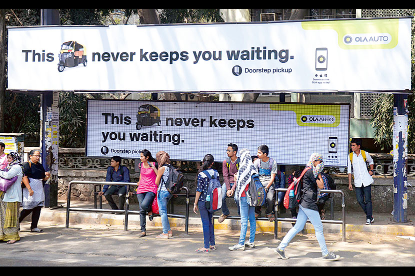 पीएमपीच्या थांब्यांवर, गाडय़ांवर रिक्षाच्या जाहिराती - Marathi News ...