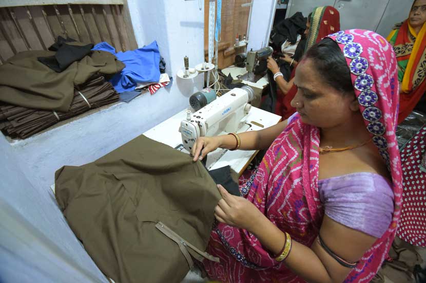 असा बदलत गेला संघाचा गणवेश - Marathi News | How Rss Uniform Changed ...