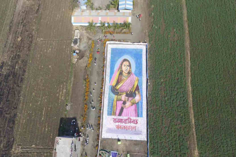 १२० फुटांच्या रांगोळीतून राजमाता जिजाऊ यांना अभिवादन - Marathi News ...