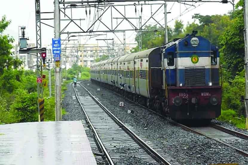प्रगती, कोयनासह सहा एक्स्प्रेस दहा दिवसांसाठी राहणार बंद - Marathi News | Six Train Cancle For ...