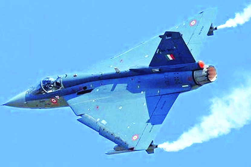 तेजस लढाऊ विमान हवाई दलाच्या स्क्वाड्रन क्रमांक १८ मध्ये सामील ...