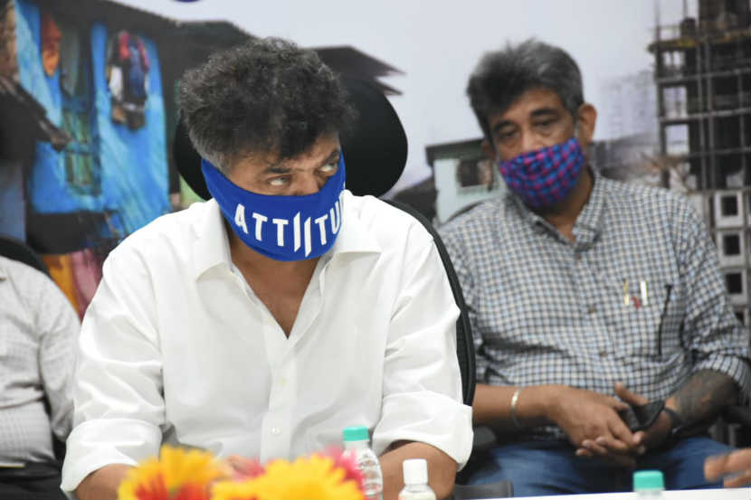 जितेंद्र आव्हाड अन् त्यांचा वैशिष्टपूर्ण मास्क; चर्चा तर होणारच ...