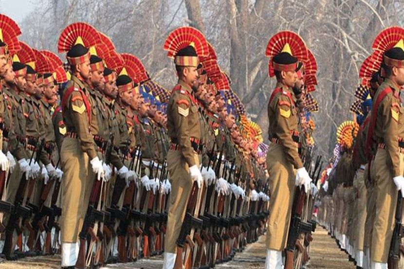 निमलष्करी दलांची दारं तृतीयपंथीयांसाठी उघडावी का? केंद्र सरकारनं केली ...