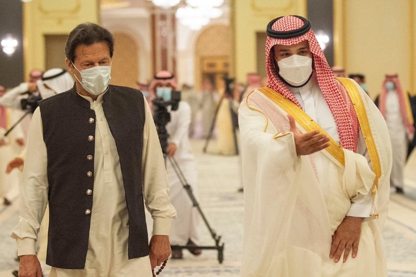 सौदी अरेबियाच्या राजाने इम्रान खान यांना भेट म्हणून दिली १९ हजार ३२ ...