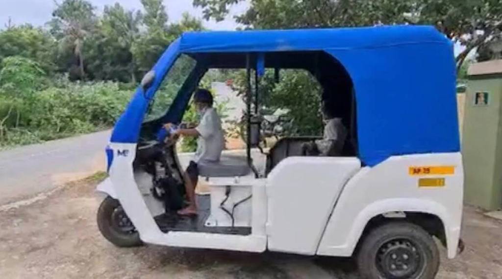gopal-driving-e-rickshaw-wearing-school-dress-divyang-parents-vsk 98 ...