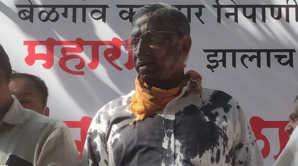 Kannada Vedika thrown ink on Maharashtra ekikaran samiti Chairman ...