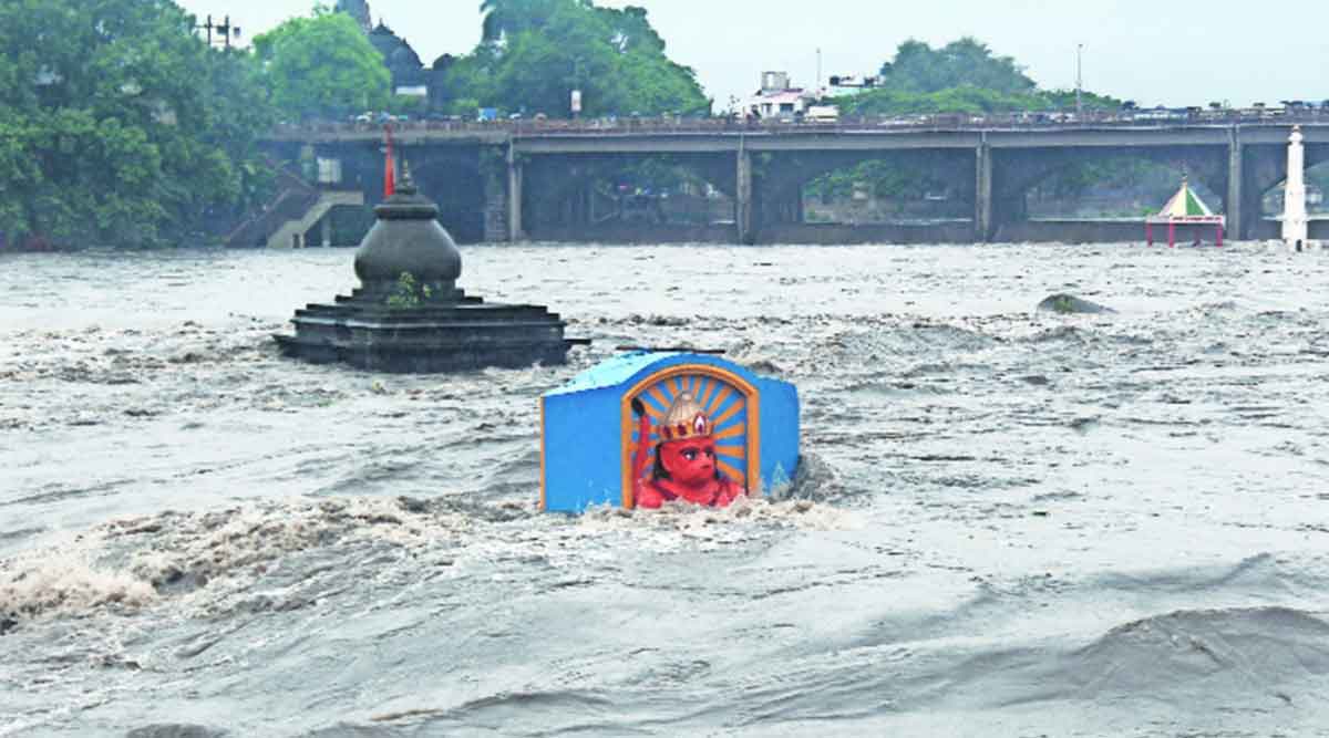 temples submerged in nashik as godavari river overflows due to heavy rainfall zws 70