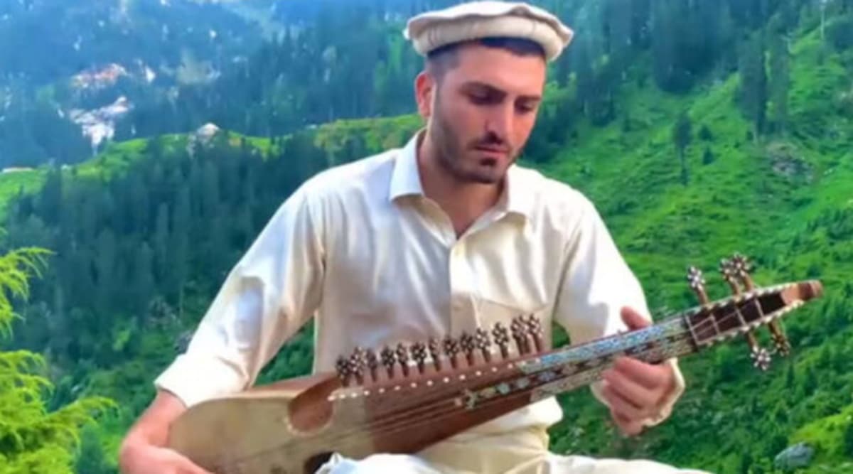 pakistani rabab artist-siyal-khan played indian-national-anthem on ...