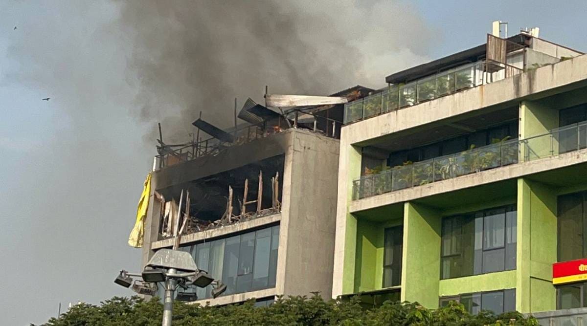 Hotel fire in Punes Lullanagar Four vehicles of the fire department ...