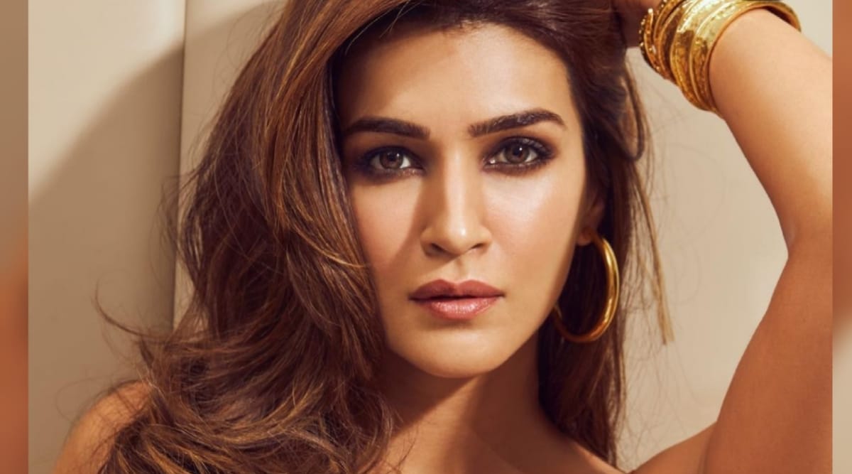 bhediyan actress kriti sanon shared danced video with madhuri dixit at zhalak dikh la ja spg 93 ...