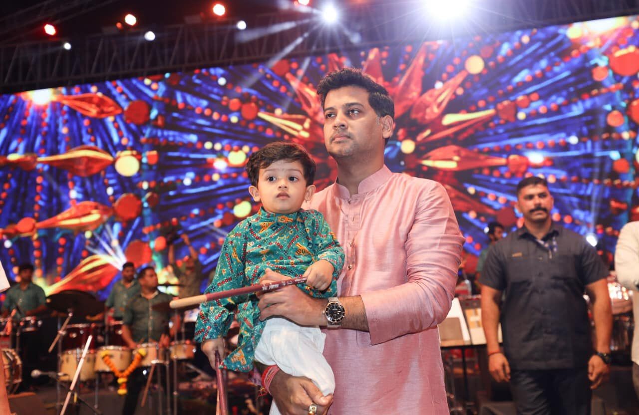 तिसऱ्या पिढीतील 'शिंदे' अन् पंतप्रधान नरेंद्र मोदी! दिल्लीतील त्या ...