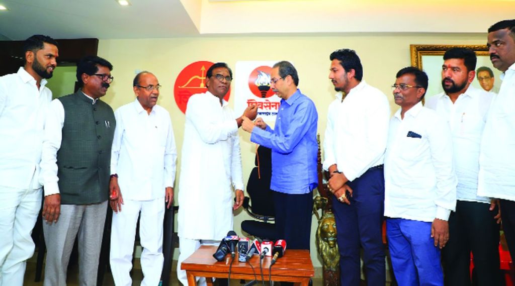 मुंबई :बेळगावसाठी नवस करायला मुख्यमंत्री का जात नाहीत? | Uddhav ...