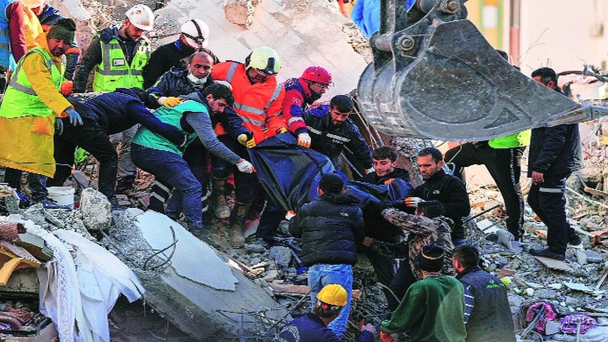 Earthquake victims over five thousand Rescue operations ysh 95