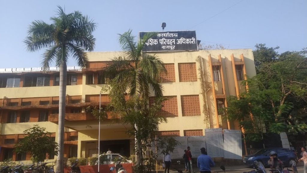 तक्रार नसतानाही ‘आरटीओ’तील मोर्चेबांधणीची चौकशी, लक्ष्मण खाडेंच्या ...