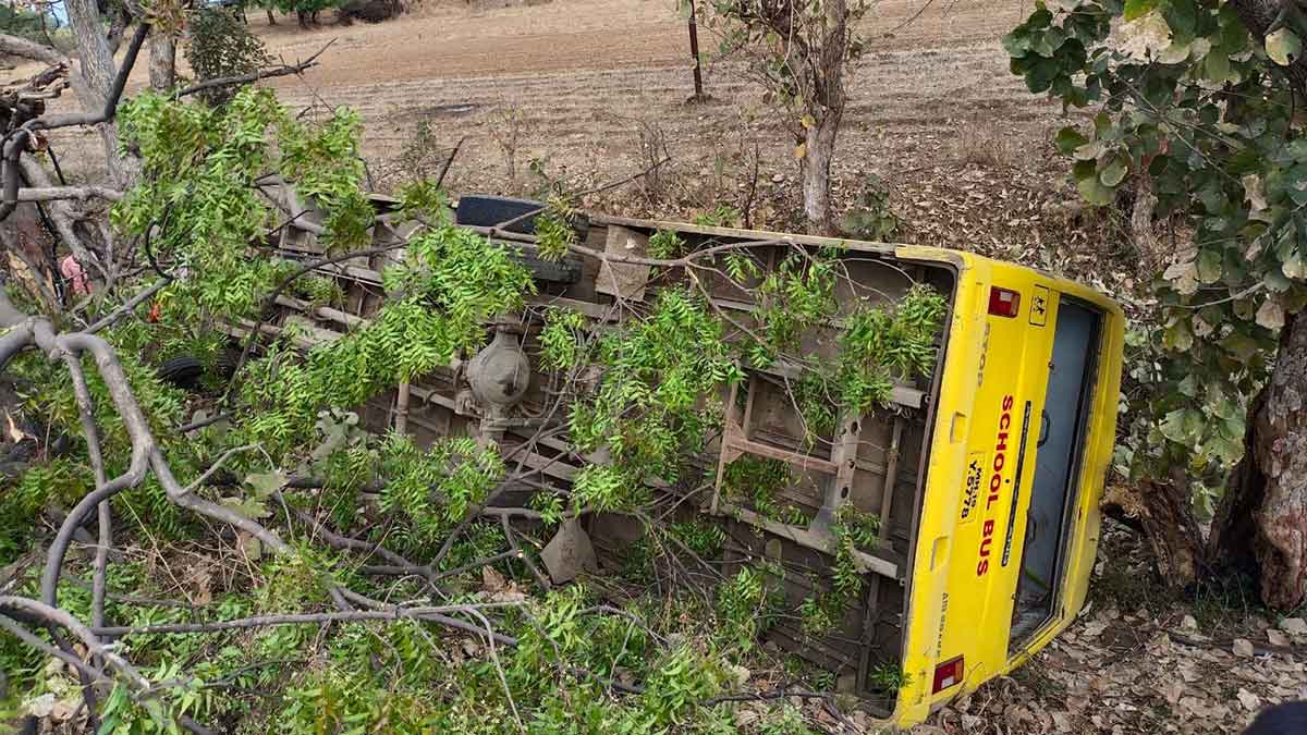 students and teachers injured as school bus overturns In jamner taluka ...