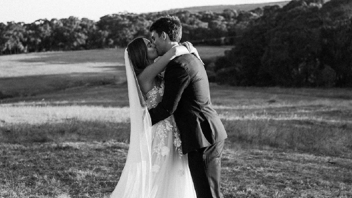 IPL 2023: दिल्ली कॅपिटल्सचा धडाकेबाज खेळाडू अडकला विवाहबंधनात; स्वत ...