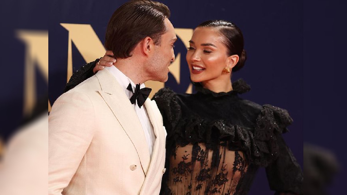 गेट वे ऑफ इंडियासमोर बॉयफ्रेंडला लिपलॉक केल्यामुळे 'ही' अभिनेत्री ...