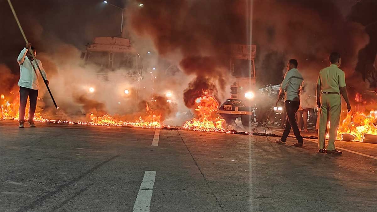 aggressive maratha protestors burnt tires on road in pimpri chinchwad
