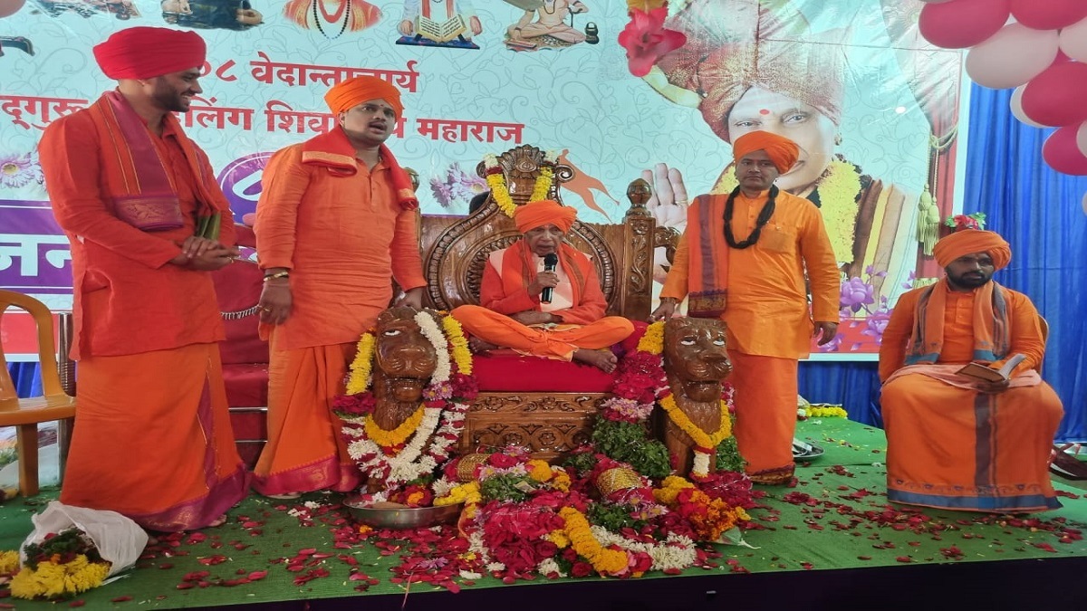 बुलढाणा : पलसिद्ध महास्वामी पिठात राज्यातील भाविकांची मांदियाळी | Crowd ...