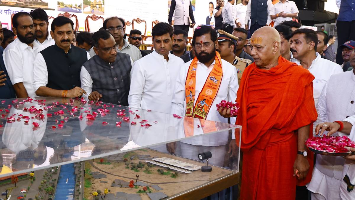 swami govind giri maharaj of ayodhya praise cm eknath shinde in ...