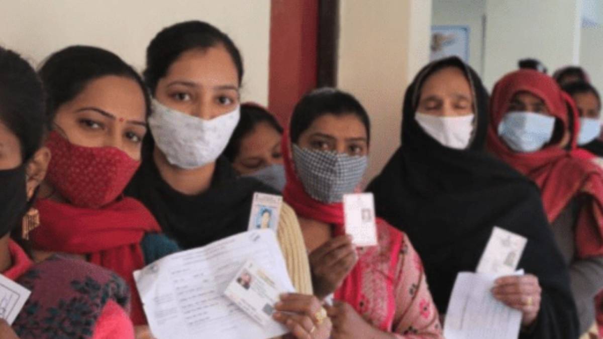 चंद्रपूर : लोकसभा निवडणुकीत नवमतदार, महिला मतदारांची भूमिका निर्णायक | Chandrapur: The role of ...