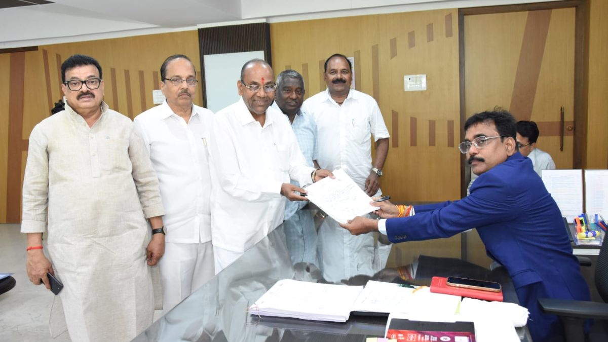 अनंत गीते यांच्याकडे ८ कोटी १९ लाख ५९ हजारांची मालमत्ता | Anant Geete ...