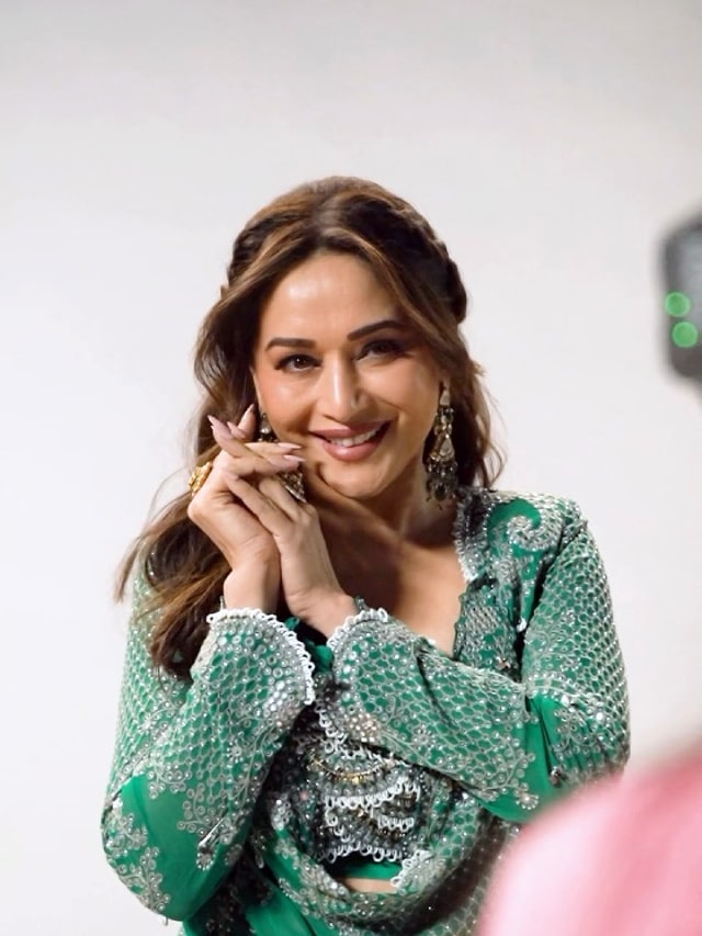 Video: माधुरी दीक्षितचं ‘One Love’ गाण्यावर रील | Bollywood Actress ...