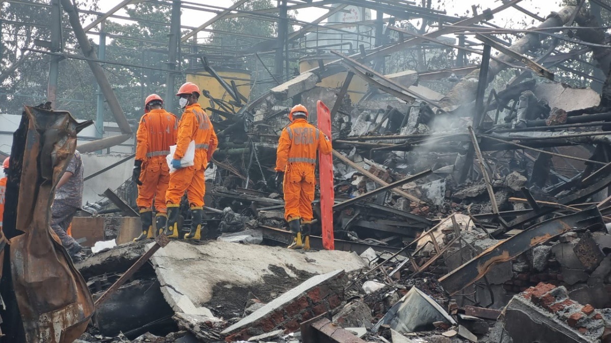 डोंबिवलीतील घातक उद्योगांचे पातळगंगा, अंबरनाथला स्थलांतर ; धोरण ठरविण्यासाठी तीन सचिवांची समिती ...