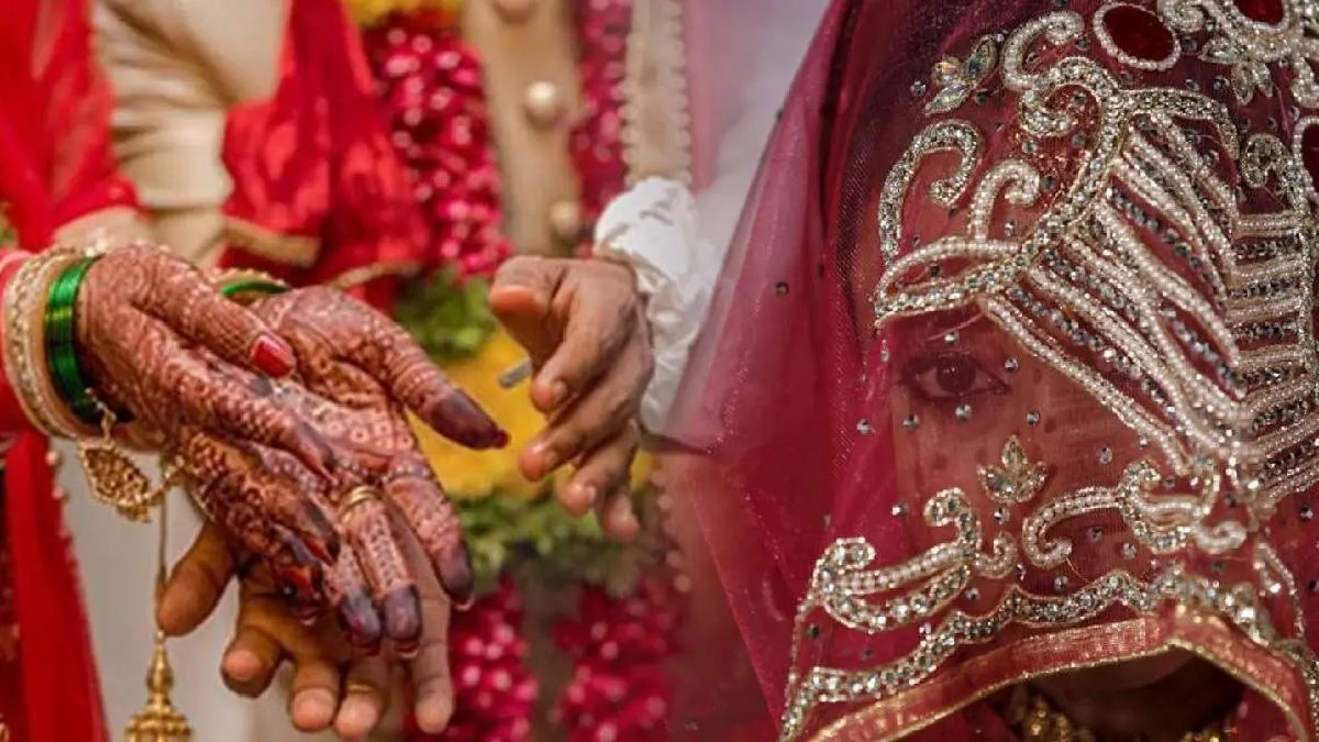 महिलेने केले ३२ पुरुषांशी लग्न, कुठल्याच नवऱ्याबरोबर मधुचंद्र नाही ...