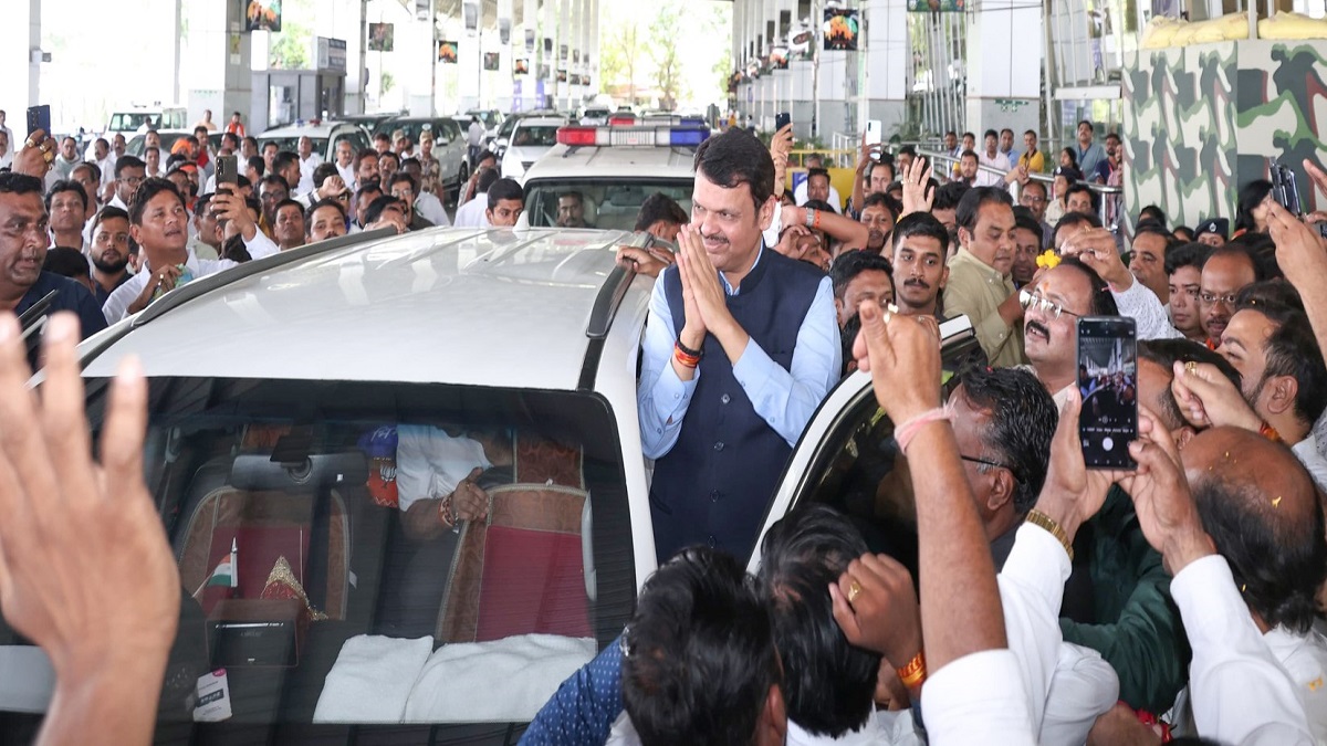 फडणवीस यांची नागपुरात संघ पदाधिकाऱ्यांशी चर्चा Devendra Fadnavis ...