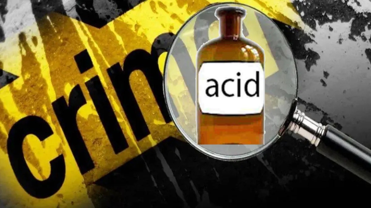 man throws acid on wife face shocking incident in malvani | पत्नीच्या ...