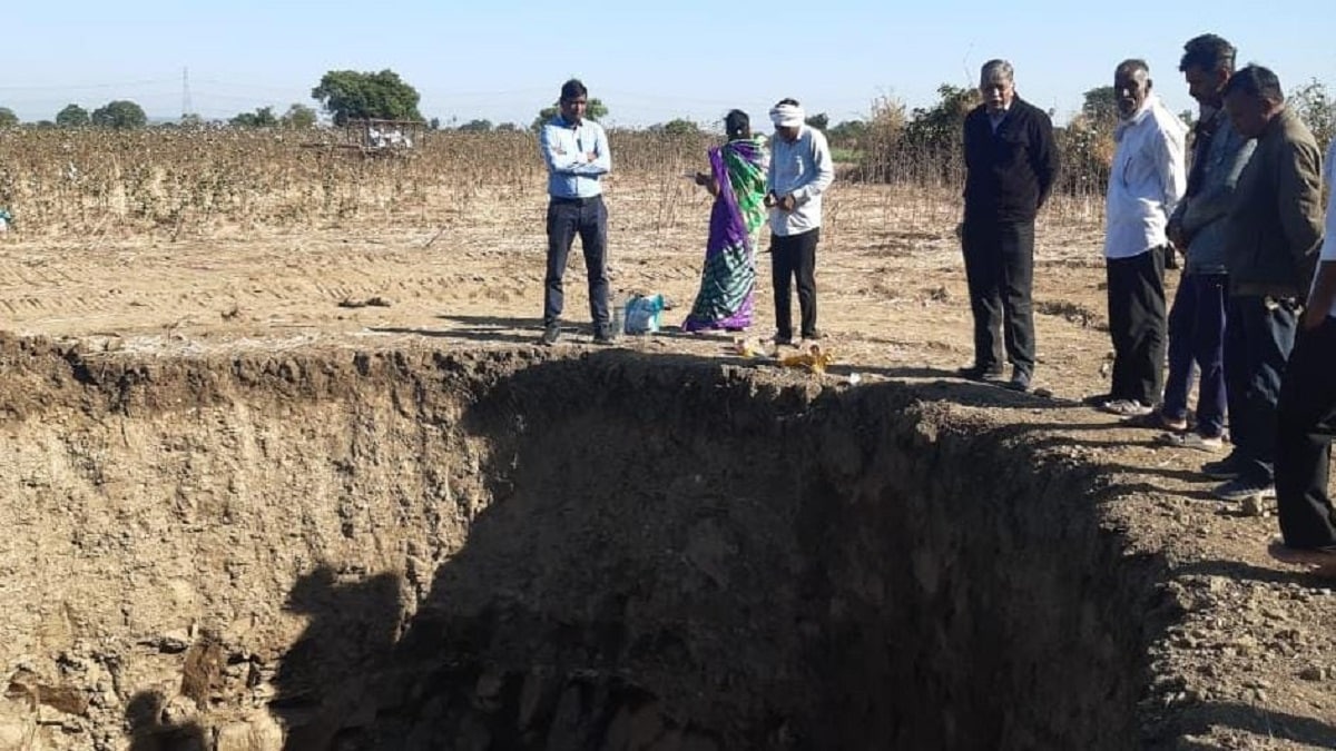 Bajaj Seva Trust Well Farmer Help Samudrapur Taluka Wardha शेतकऱ्यांना ...