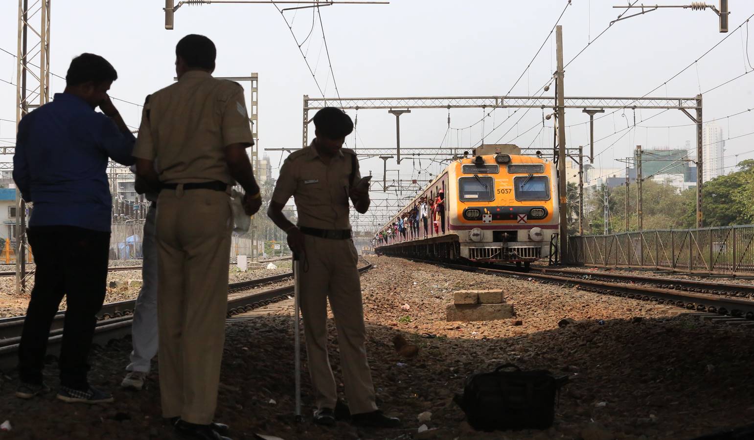 pushpak express train accident how the rumor of fire in pushpak express ...