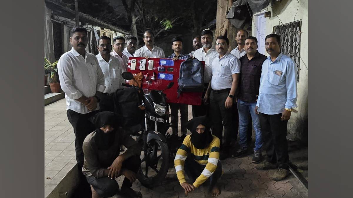 thane crime branch arrested two people who broke windows of vehicles parked on road leading to ...