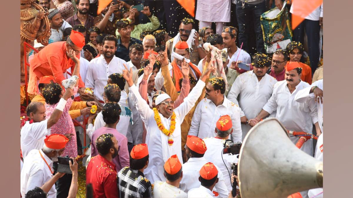 on sunday muslims welcomed ram navami procession at Poddareshwar temple with flowers and cold ...