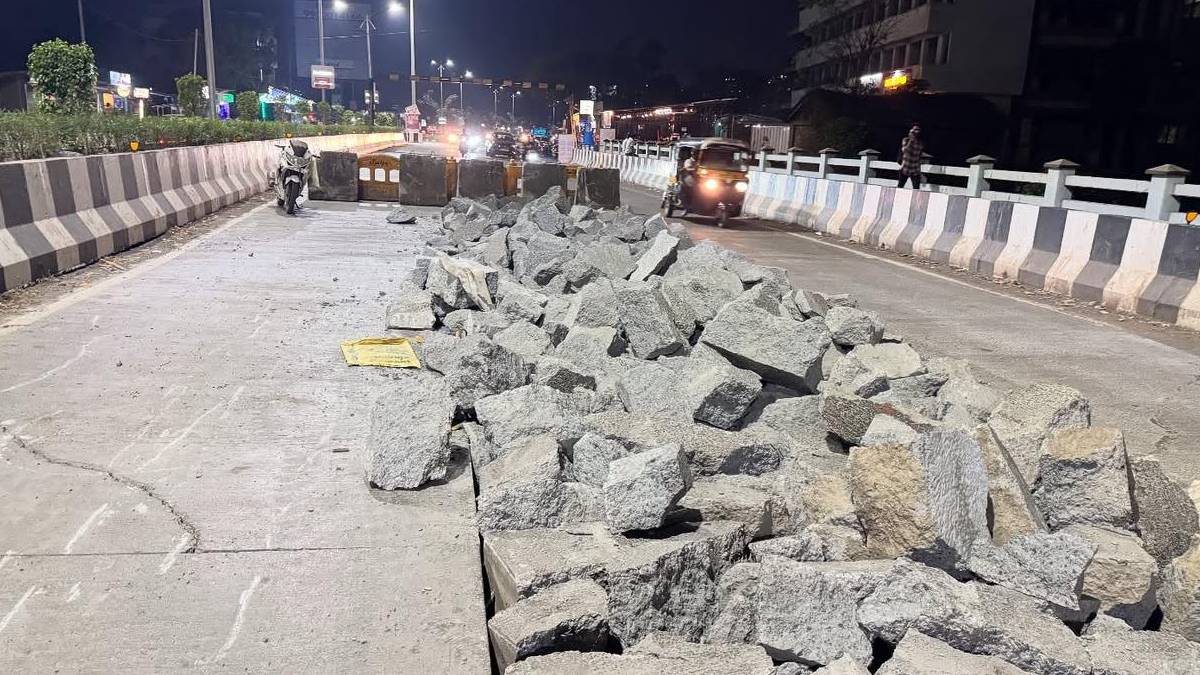 portion of the road on the Mankoli flyover in Dombivli collapsed ...
