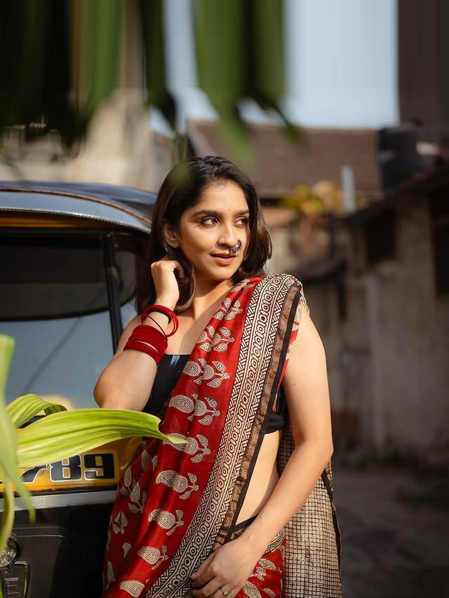 Shivani sonar: रिक्षासमोर शिवानीने दिल्या कातिल पोझ… | Marathi Actress ...