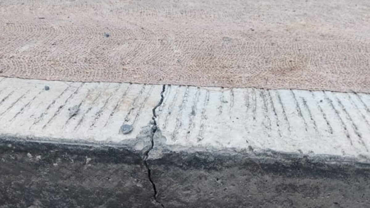 in Mumbai cracks on concrete road Bosco Wadi in Gorai मुंबई : गोराईमधील ...