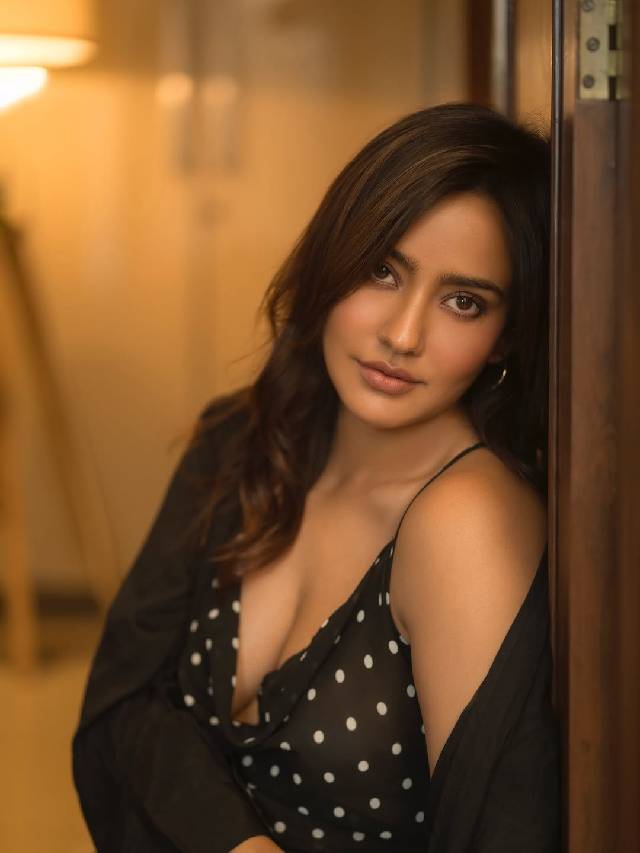 काळ्या पोल्का डॉट ड्रेसमध्ये बोल्ड नेहा शर्मा | Neha Sharma Bold Look In Black Polka Dot Dress ...