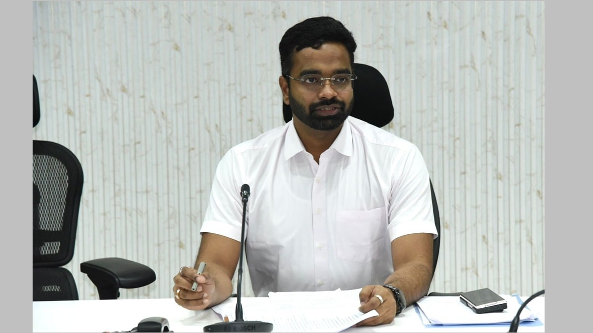 thane zilla parishad ceo rohan ghuge transfer Jalgaon district collector ठाणे जिल्हा परिषद सीईओ ...