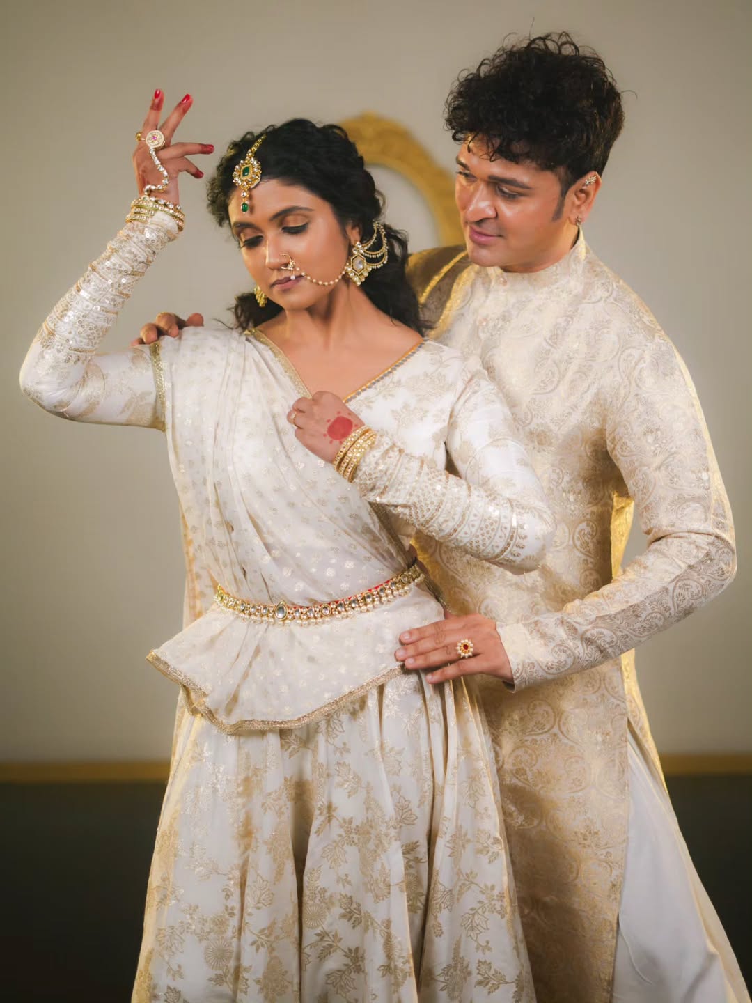 Marathi Actress Rinku Rajguru Choreographer Ashish Patil Photoshoot Twinning Dance Photos Viral ...