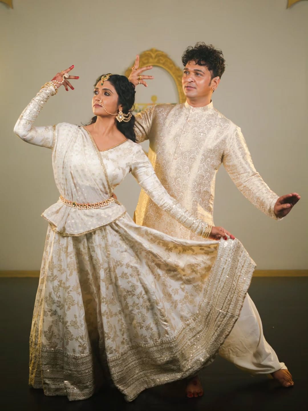 Marathi Actress Rinku Rajguru Choreographer Ashish Patil Photoshoot Twinning Dance Photos Viral ...