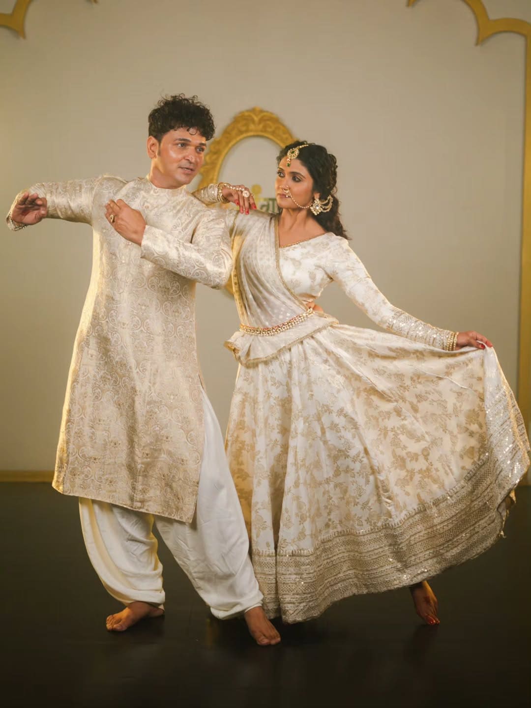 Marathi Actress Rinku Rajguru Choreographer Ashish Patil Photoshoot Twinning Dance Photos Viral ...