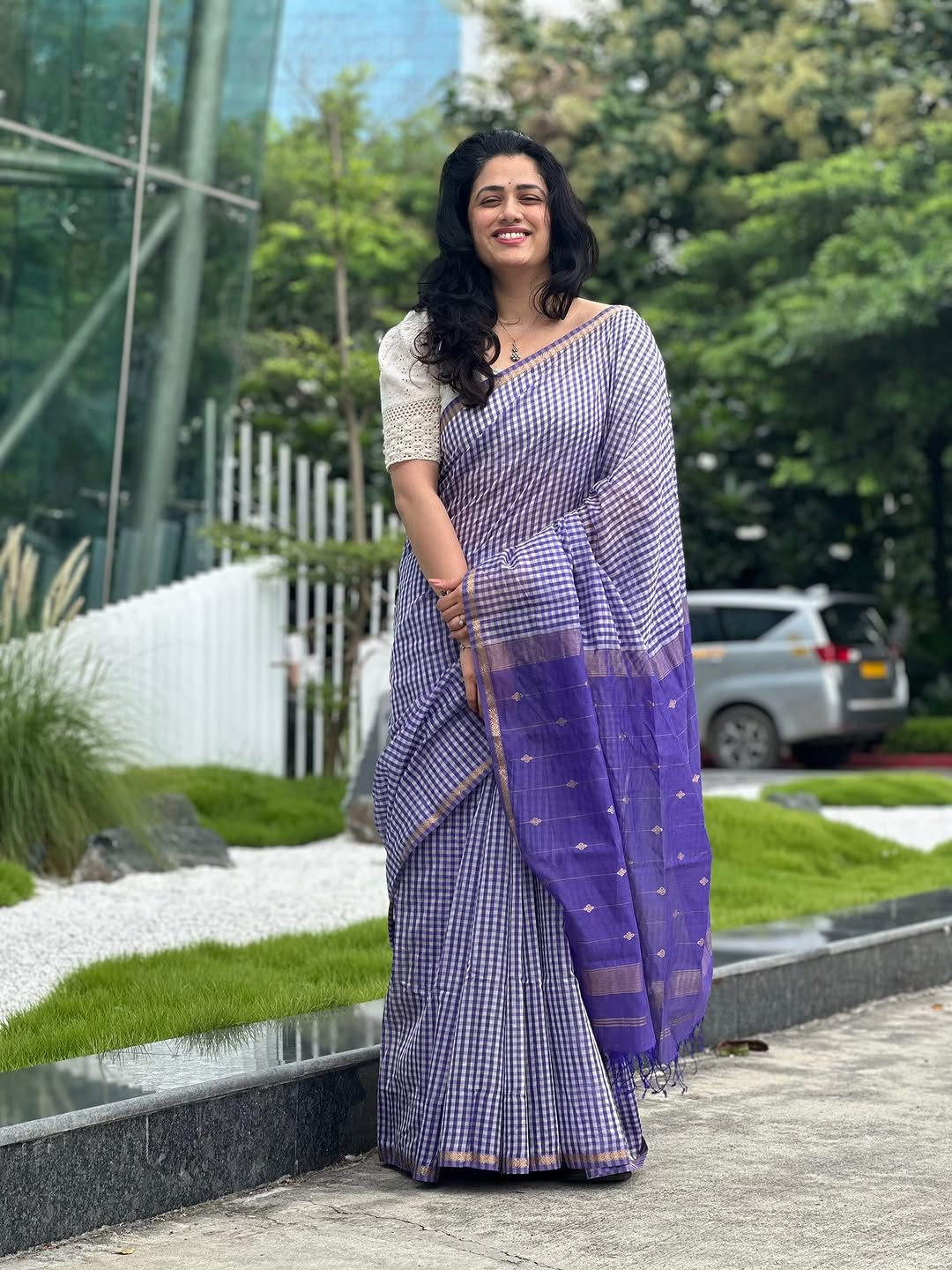 Marathi Actress Girija Oak Godbole Pratha Brand Purple Colour Saree Photoshoot Viral Svk 05 ...