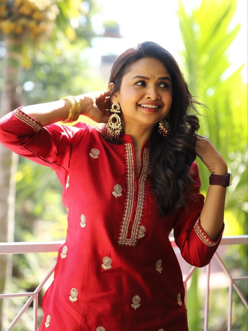 Aai Kuthe Kay Karte Fame Actress Apurva Gore Red Dress Look Red Dress ...