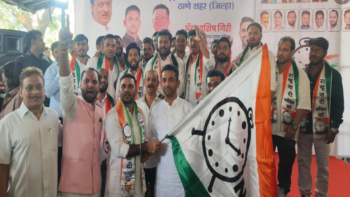 पक्ष प्रवेशापूर्वीच पोलिसांची कारवाई - Marathi News | Thane Police Action On Unauthorised Bike ...