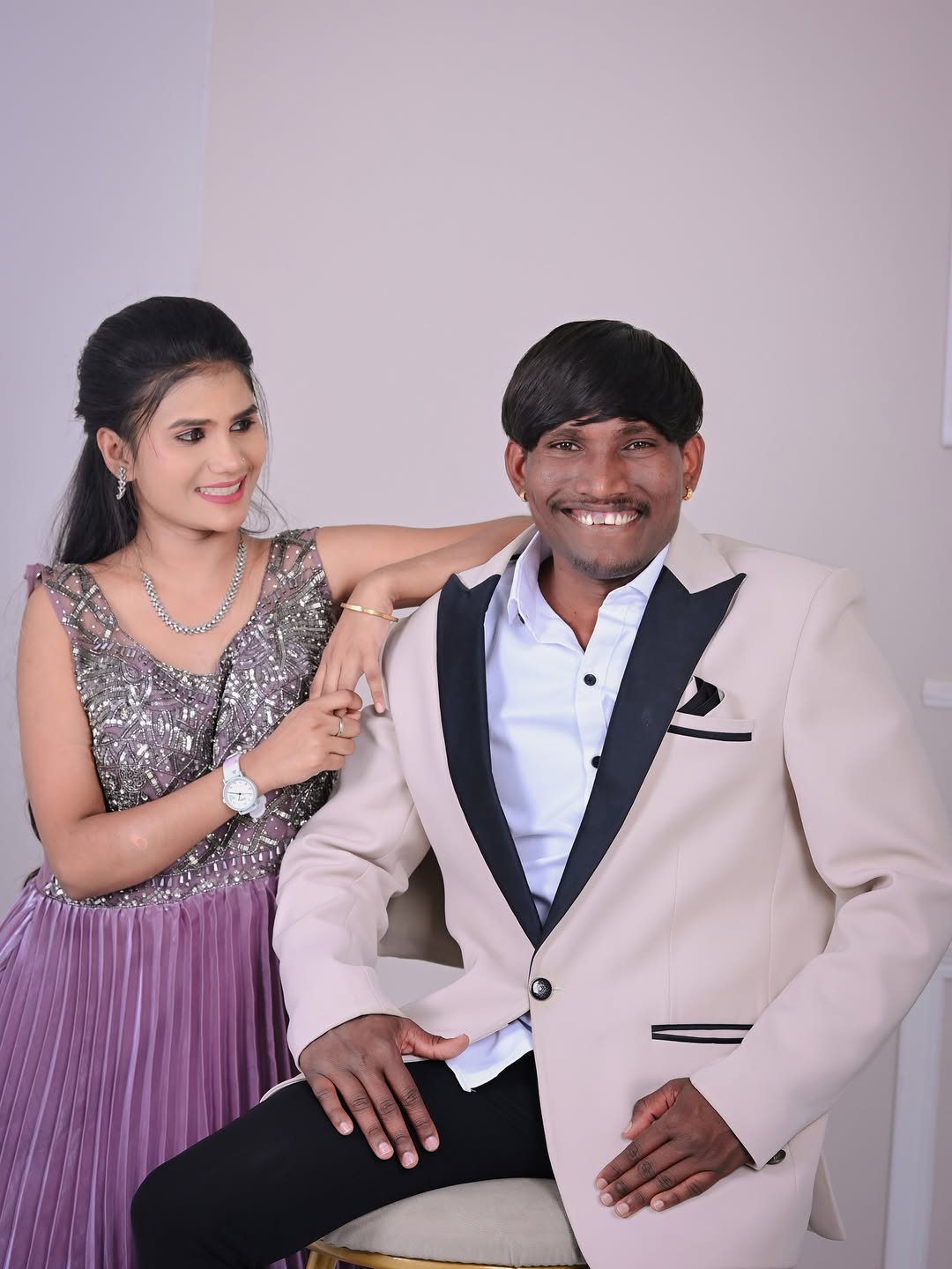 Newly Weds Suraj Chavan Sanjana Gophane Photoshoot Viral Wife Nauvari ...