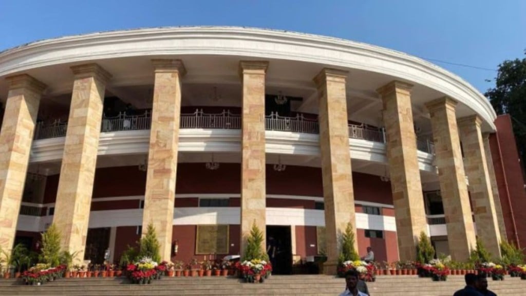 विकासकांचा तुरुंगवास टाळणारे; मोफा दुरुस्ती विधेयक अखेर मंजूर - Marathi ...