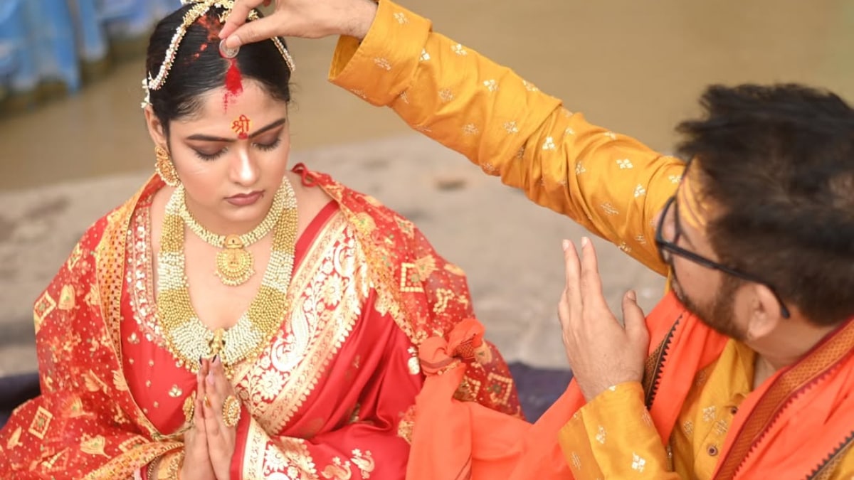 अभिनेत्याच्या दुसऱ्या लग्नाबद्दल मुलीला सोशल मीडियावरून समजलं, रडत ...