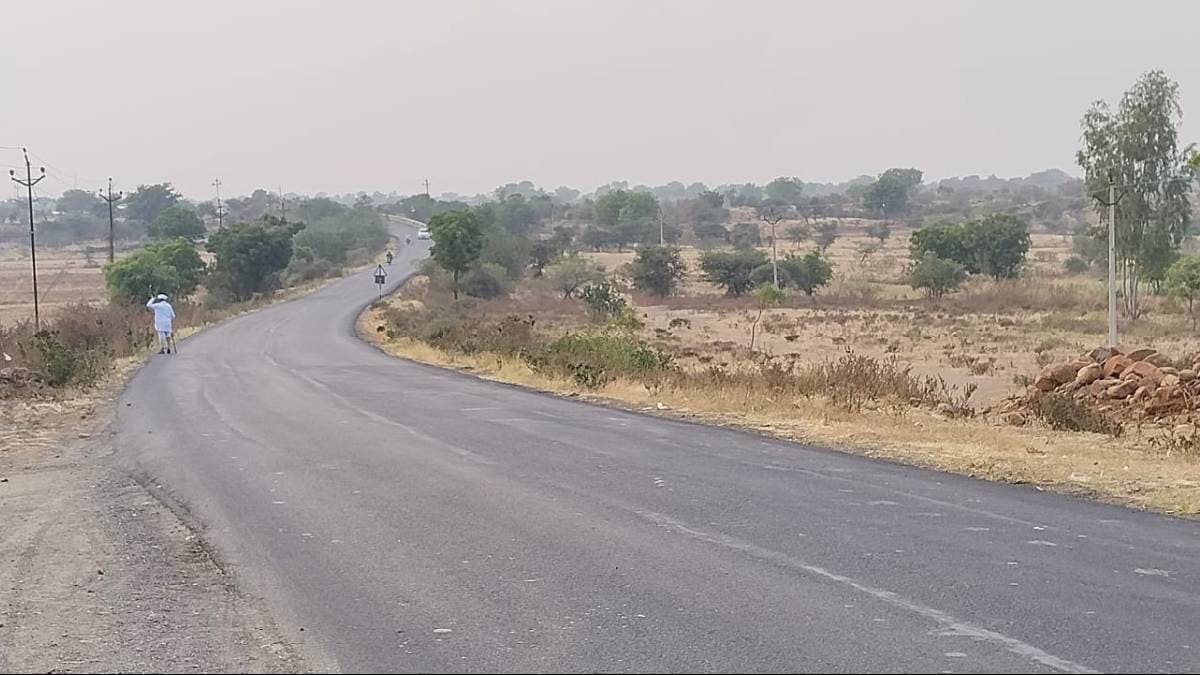 सावधान! मालेगाव–चाळीसगाव रस्ता ठरतोय ‘मृत्यूचा सापळा’; ९ किलोमीटरमध्ये ...